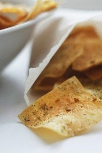 Чесночные чипсы из лаваша рецепт – Закуски. «Еда»